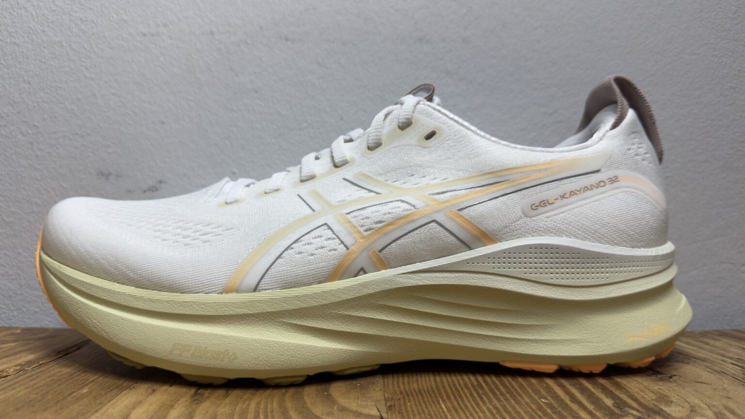 ASICS Kayano 32 vs Nimbus 27 - ASICS’ Big Cruisers Battle it Out - Find My Footwear