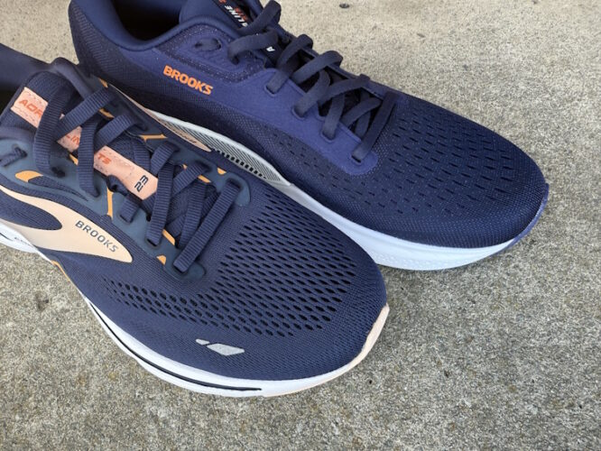 Brooks Adrenaline GTS 23 vs GTS 24 – Is it Worth to Upgrade? - Find My Footwear