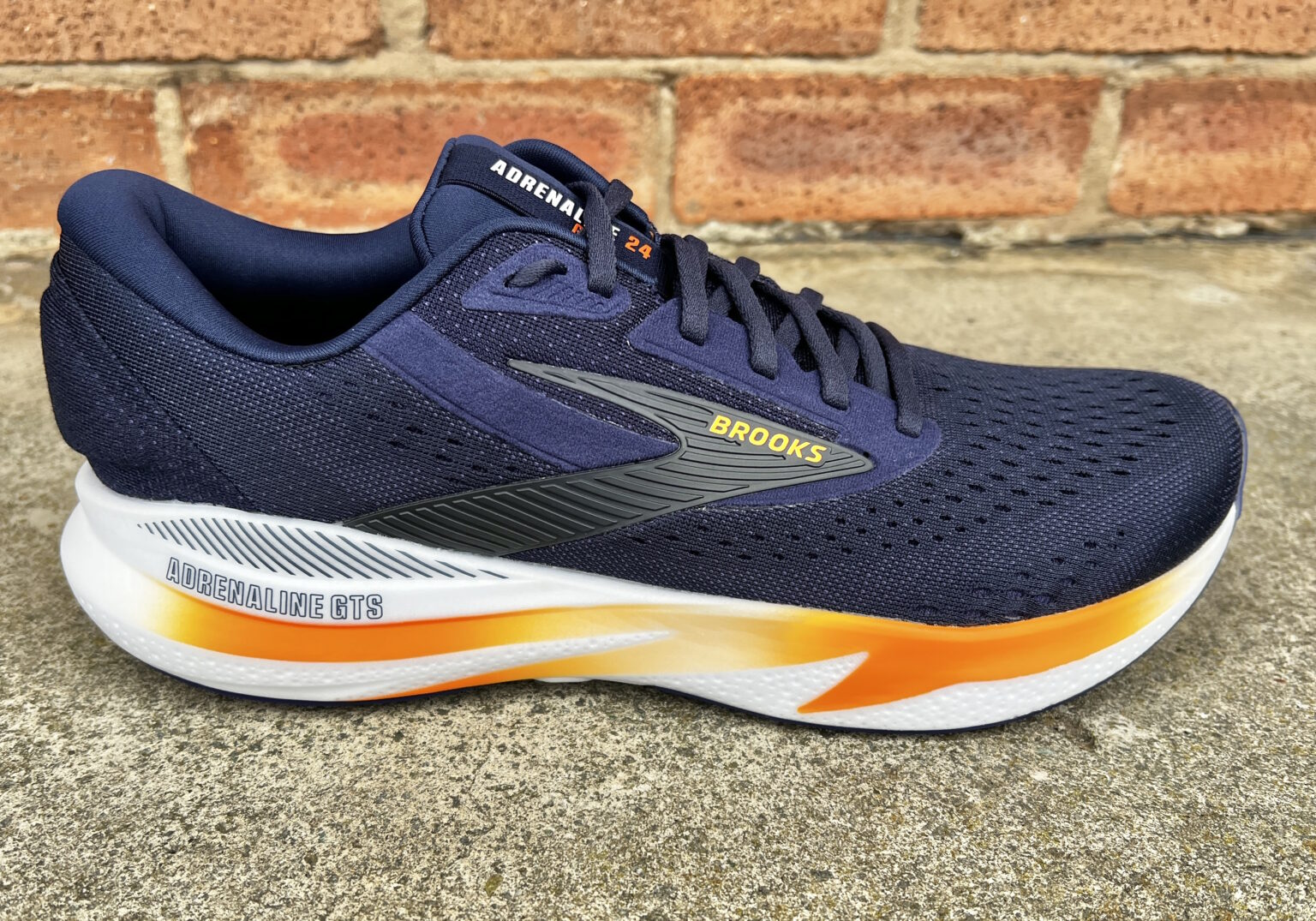 Brooks Adrenaline GTS24 Vs Saucony Guide 18 – Which Has the Better ...